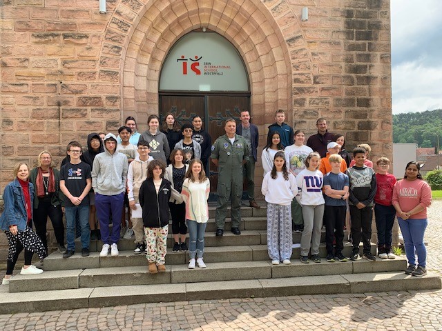 NATO Colonel Michael Trautermann guest speaker at ISW – SBW International School Westpfalz